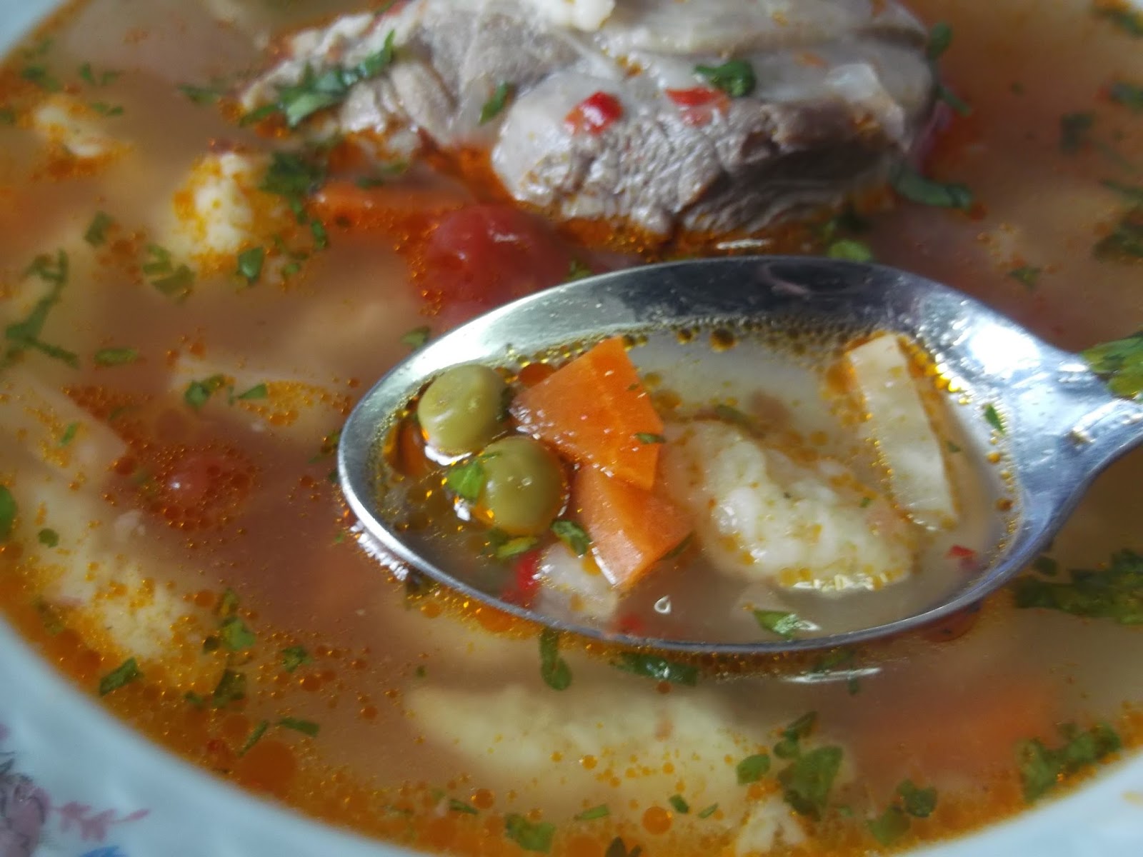 Hellena ...din bucataria mea...: Ciorba simpla cu carne de capra/oaie