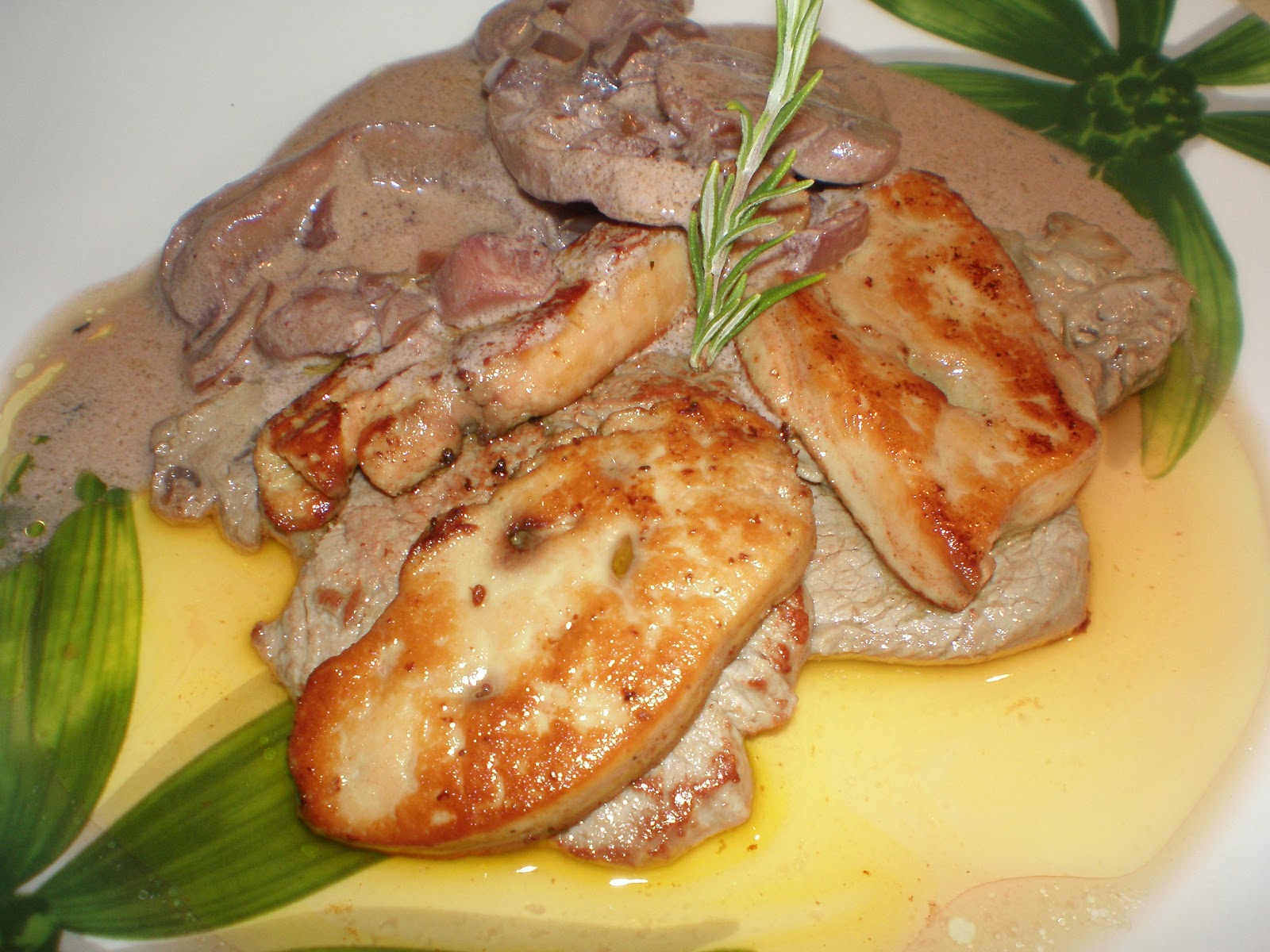 cocinaros: Solomillo al foie con salsa de champiñones