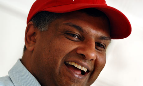 Tony Fernandes Bos Air Asia Puji Hishammuddin dalam usaha mengendalikan ...