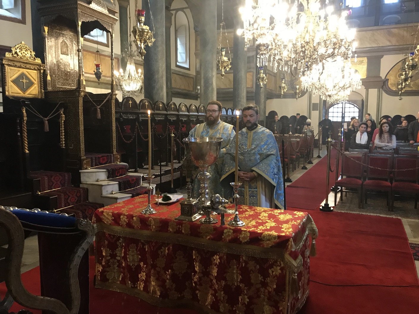 ΦΩΣ ΦΑΝΑΡΙΟΥ: Η ΠΑΡΑΜΟΝΗ ΤΩΝ ΘΕΟΦΑΝΕΙΩΝ ΣΤΟ ΦΑΝΑΡΙ (ΦΩΤΟ)