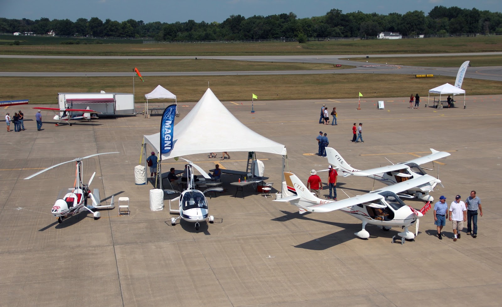 The Aero Experience: Variety of Light Sport Aircraft Displayed at Plane ...