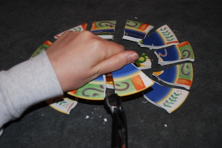 Mosaics by Kim Finlan: How to Chip A Plate to Mosaic with the Full Plate