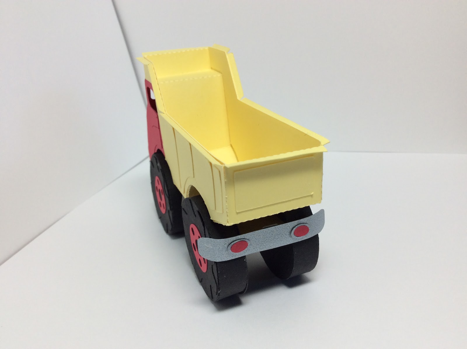 Papercrafts and other fun things: Dump Truck Paper Model