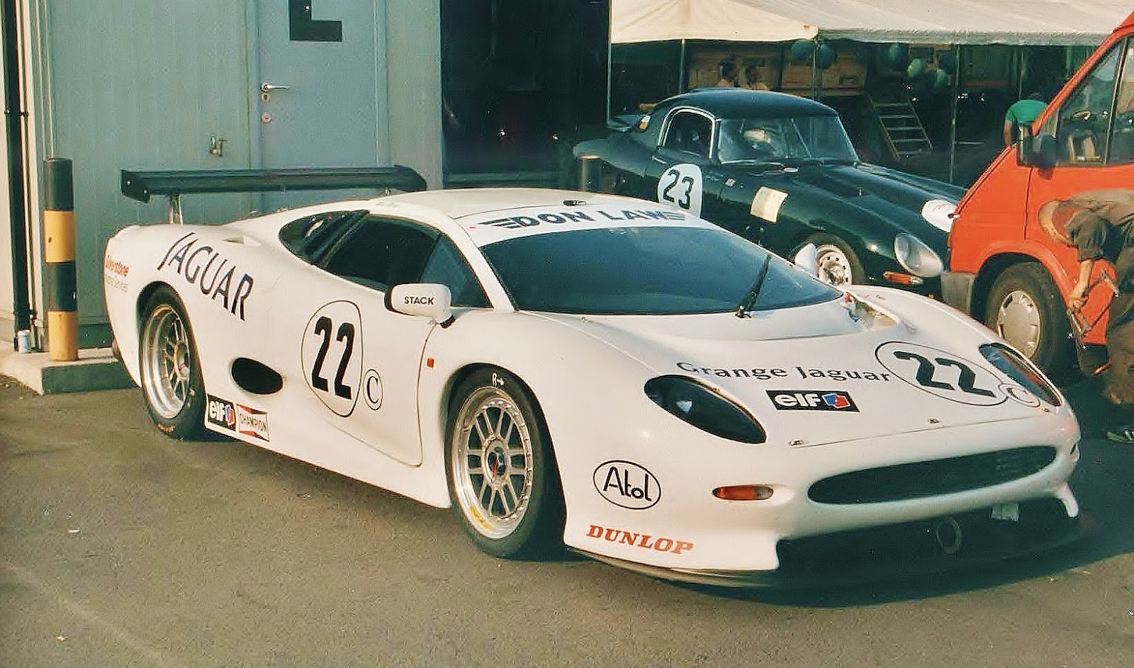 Ferraris and Other Things: Jaguar XJ220