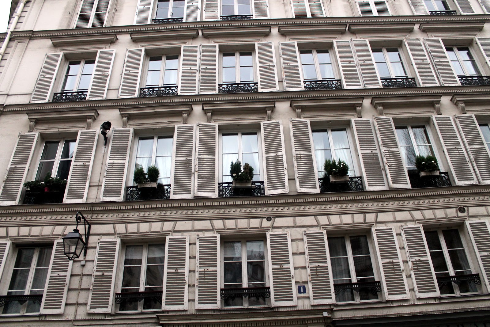 mitcheci photos: France: Parisian windows and shutters