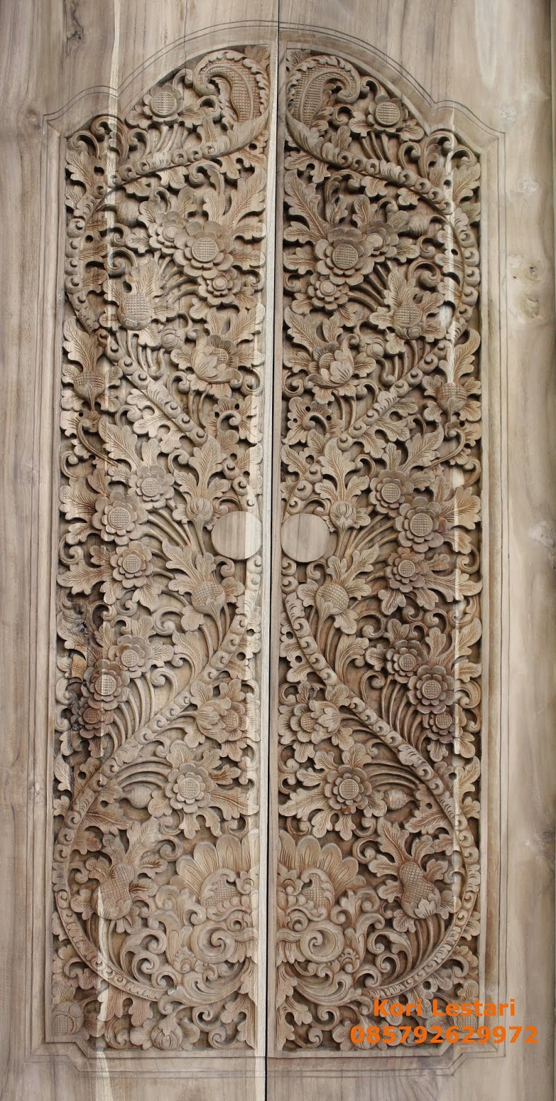 Kori Lestari: Pintu Kuadi Ukir Bali Klasik