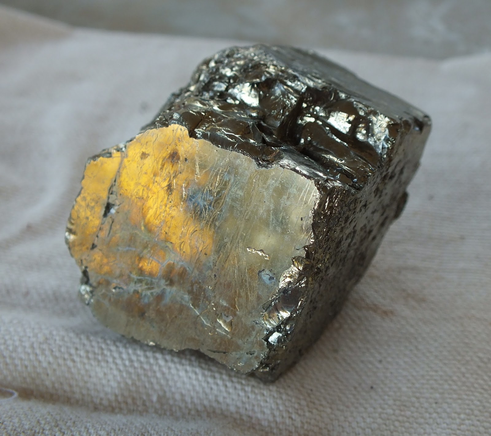 GOLD RUSH | Characteristics of Gold Deposits: Gold and Gossan