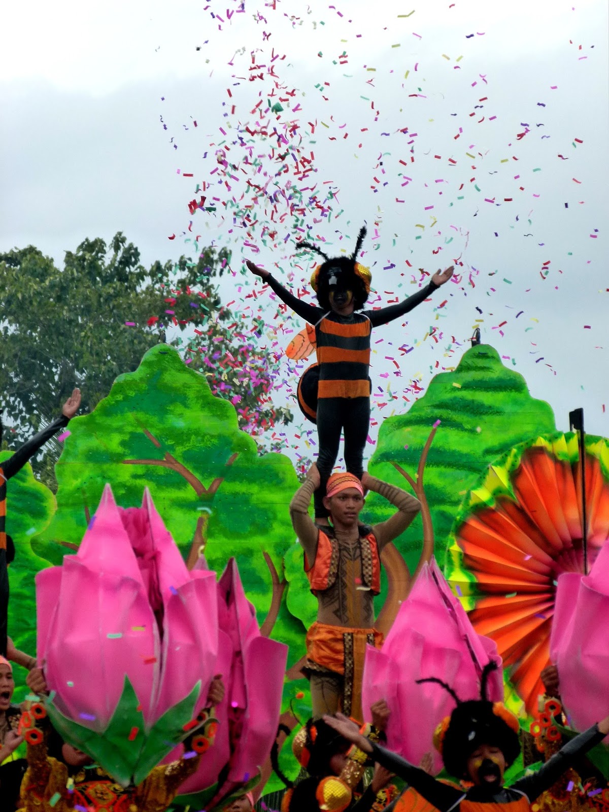 2013 KASADYAAN FESTIVAL RITUAL PRESENTATION - Lakwatserong Tsinelas