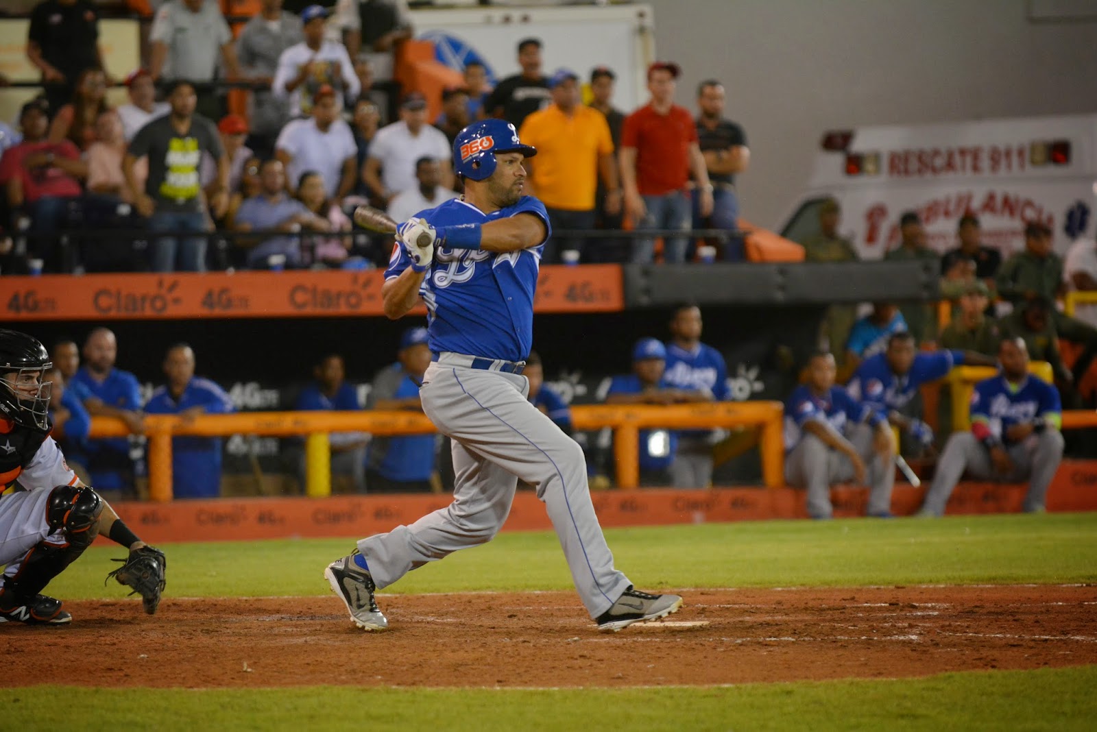 VETERANO D´ANGELO JIMÉNEZ CONECTA SENCILLO REMOLCADOR PARA GUIAR A LA ...