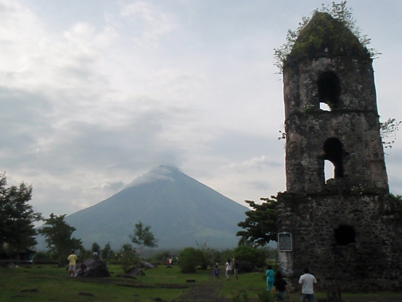 Cagsawa Ruins in Daraga, Albay | Noelizm