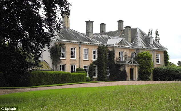 anna maria: Shane Warne buys English country estate