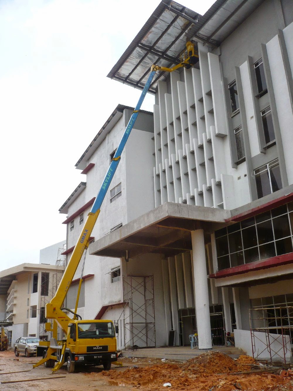 RENTAL MOBIL PJU / MOBIL SKYLIFT JABODETABEK