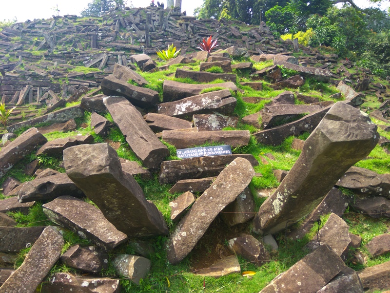 Gunung Padang, Punden Berundak Tertua pra Sejarah Nusantara Dibangun ... Gunung Padang, Punden Berundak Tertua pra Sejarah Nusantara Dibangun ...