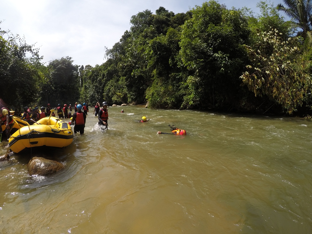 TRAVELOG: WATER RAFTING ULU SLIM, SLIM RIVER : Pengalaman meredah ...