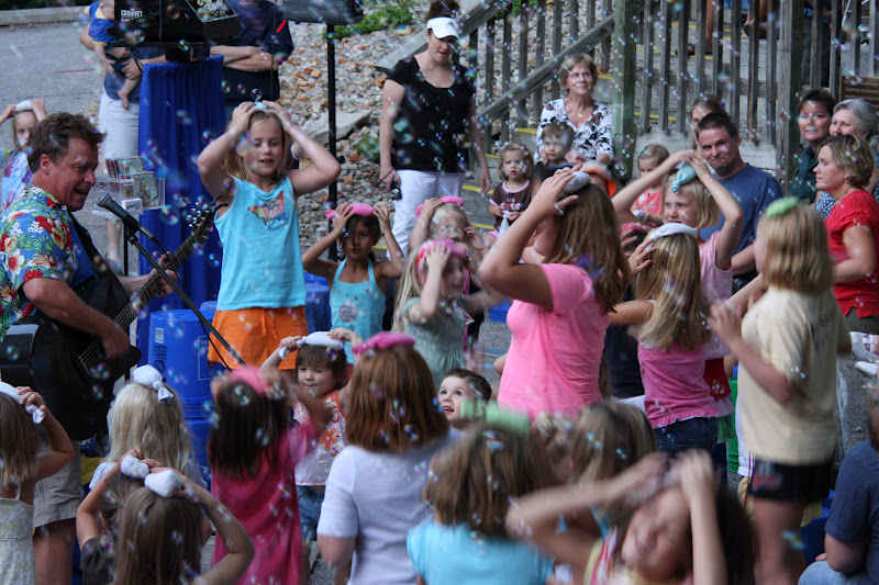 World Bird Sanctuary: Babaloo at Birds in Concert this Thursday!