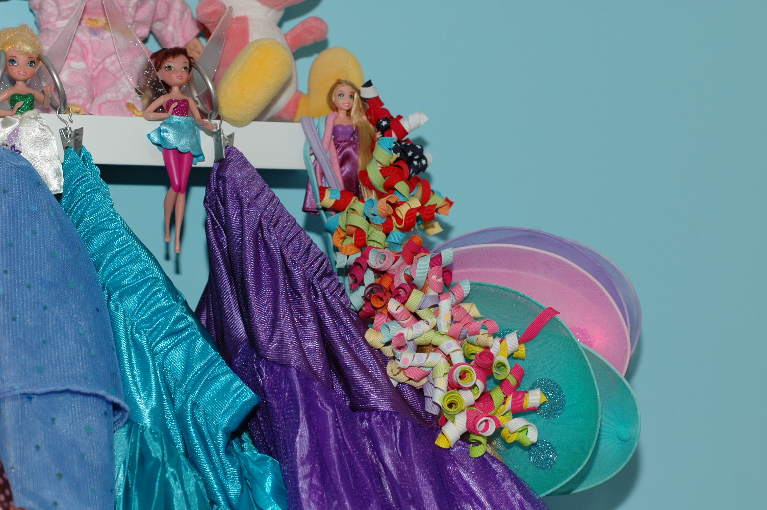 A busy lizzie life: DIY Tutu Organizer Kids' Shelf