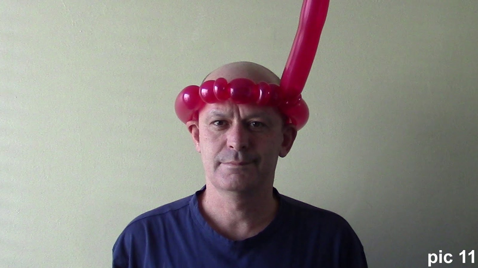 CLASSICAL: One balloon crown