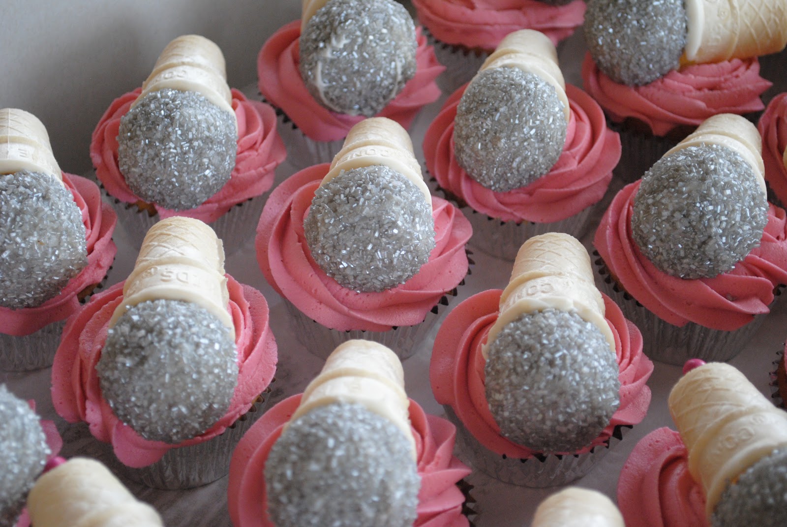 The Ramblings of Carmom: Tasty Tuesday {Microphone Cupcakes}