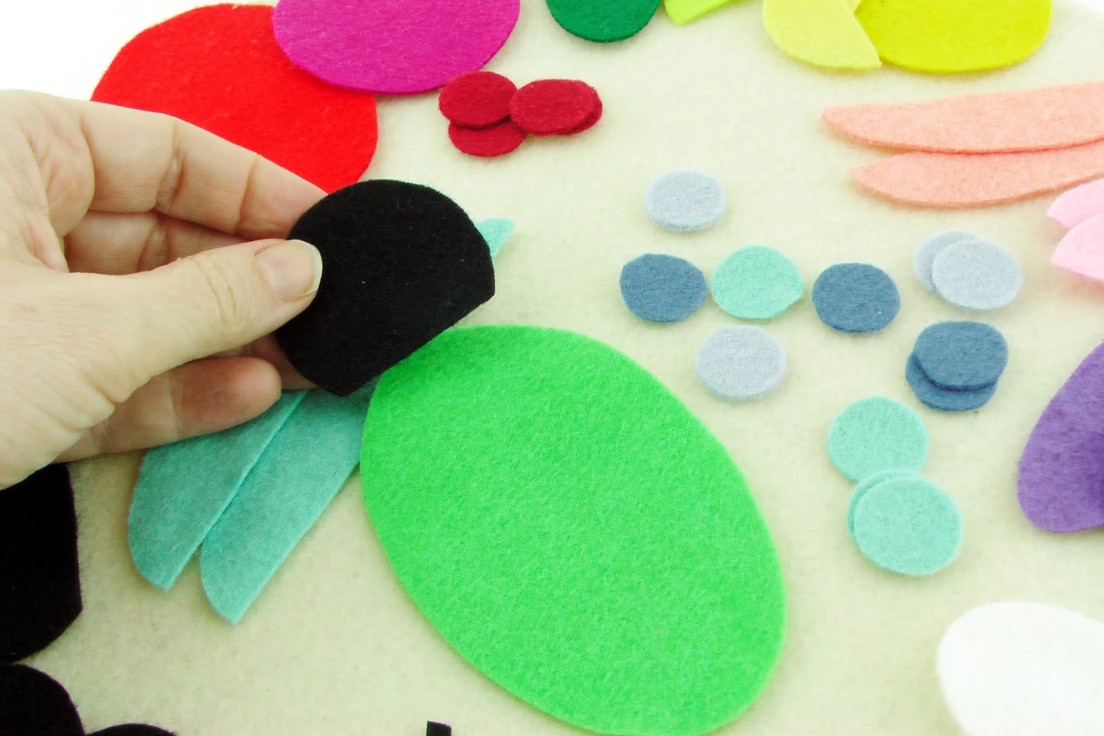 Flannel Board Fun: Build a Bug Set