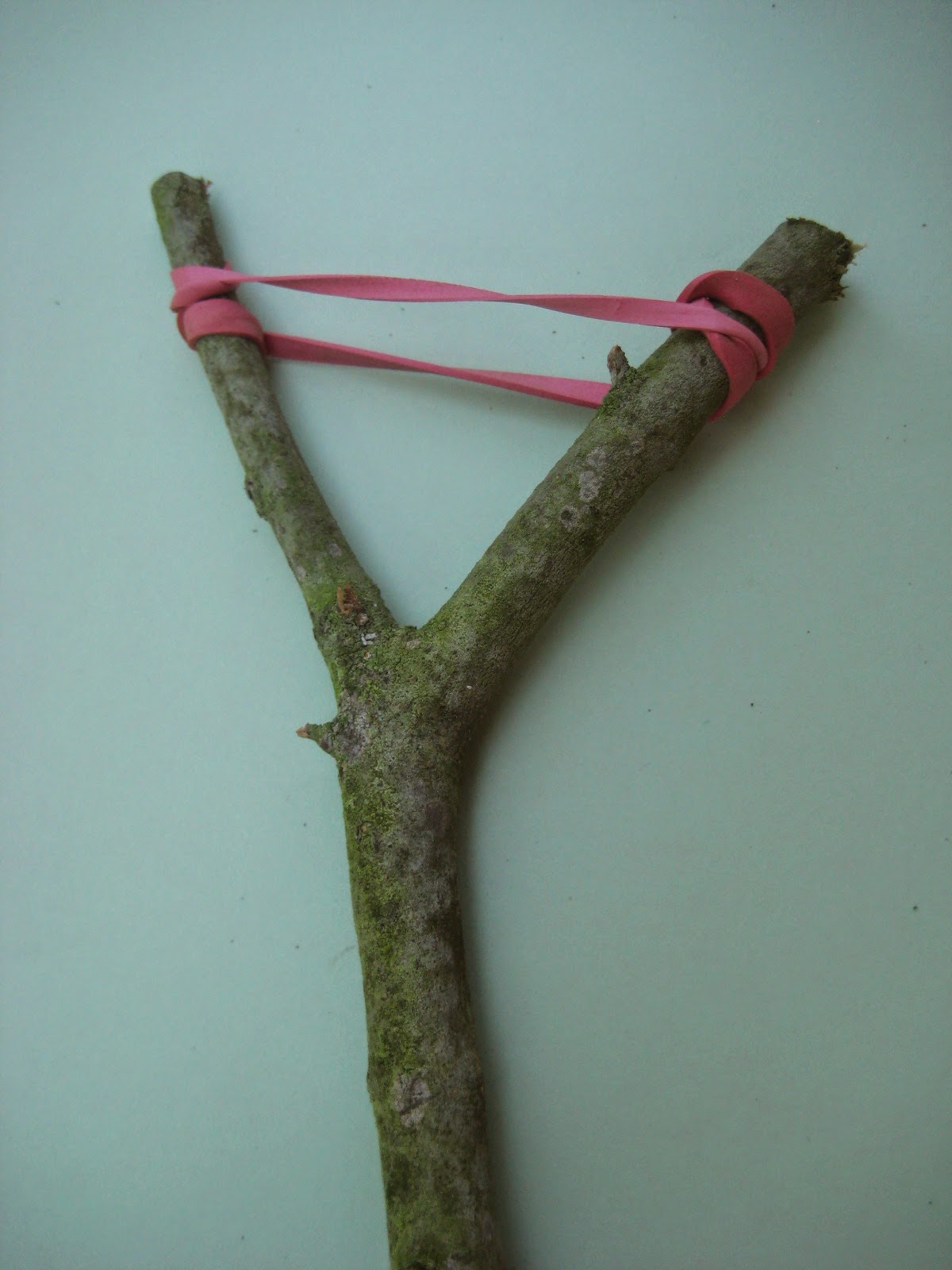 Maman....je sais pas quoi faire ! ! ! : La fronde à papier