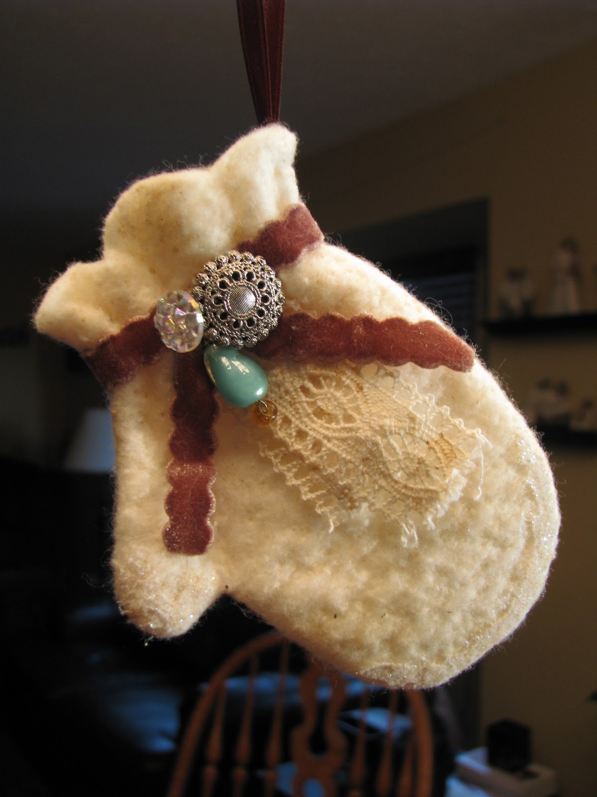 sew into crafts: the lost mittens