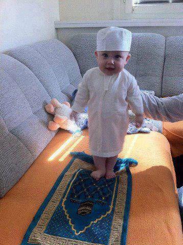 Muslim Kids Praying Wallpaper