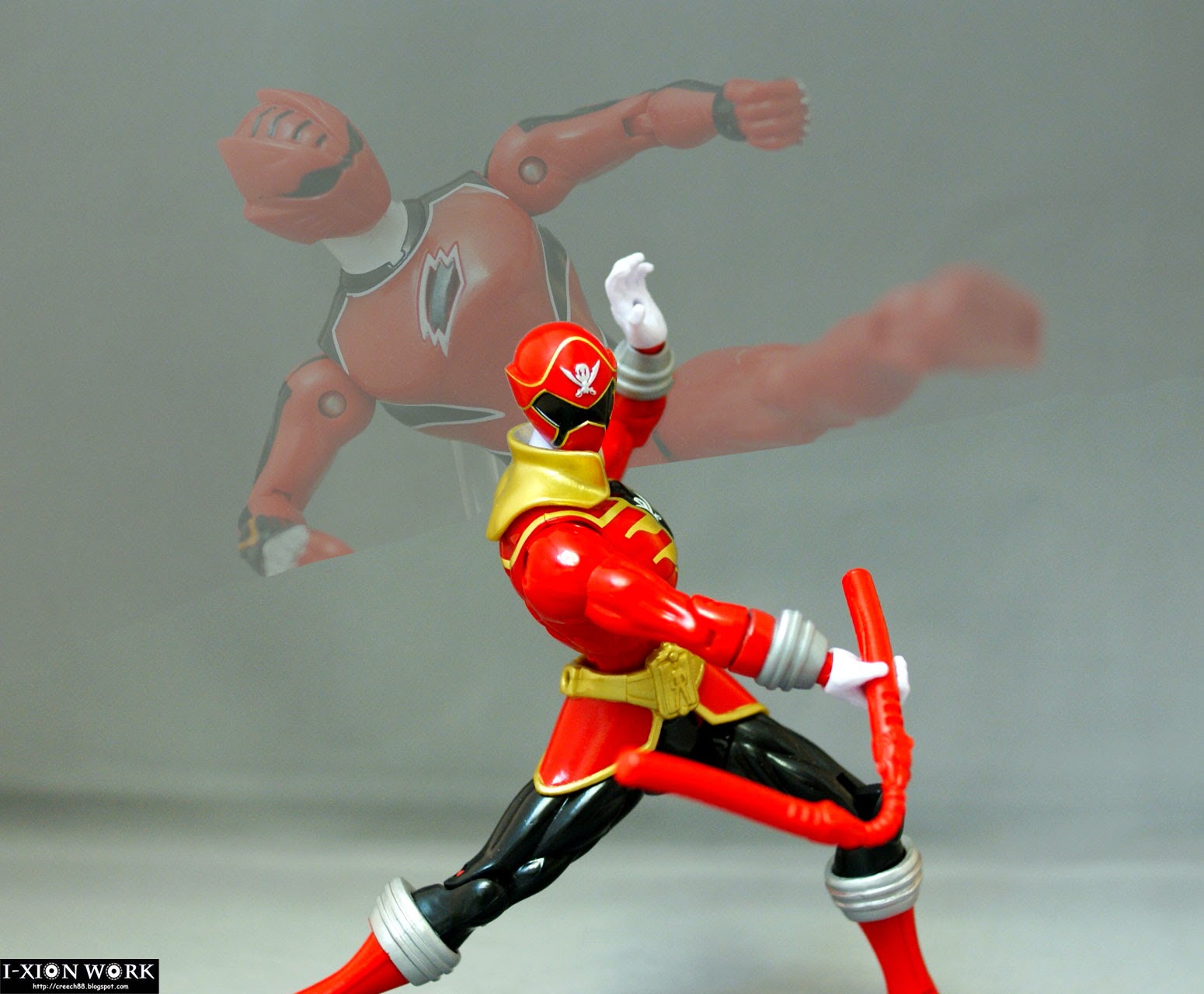 一眼看穿: Power Rangers Super Megaforce - Armored Super Mega Red