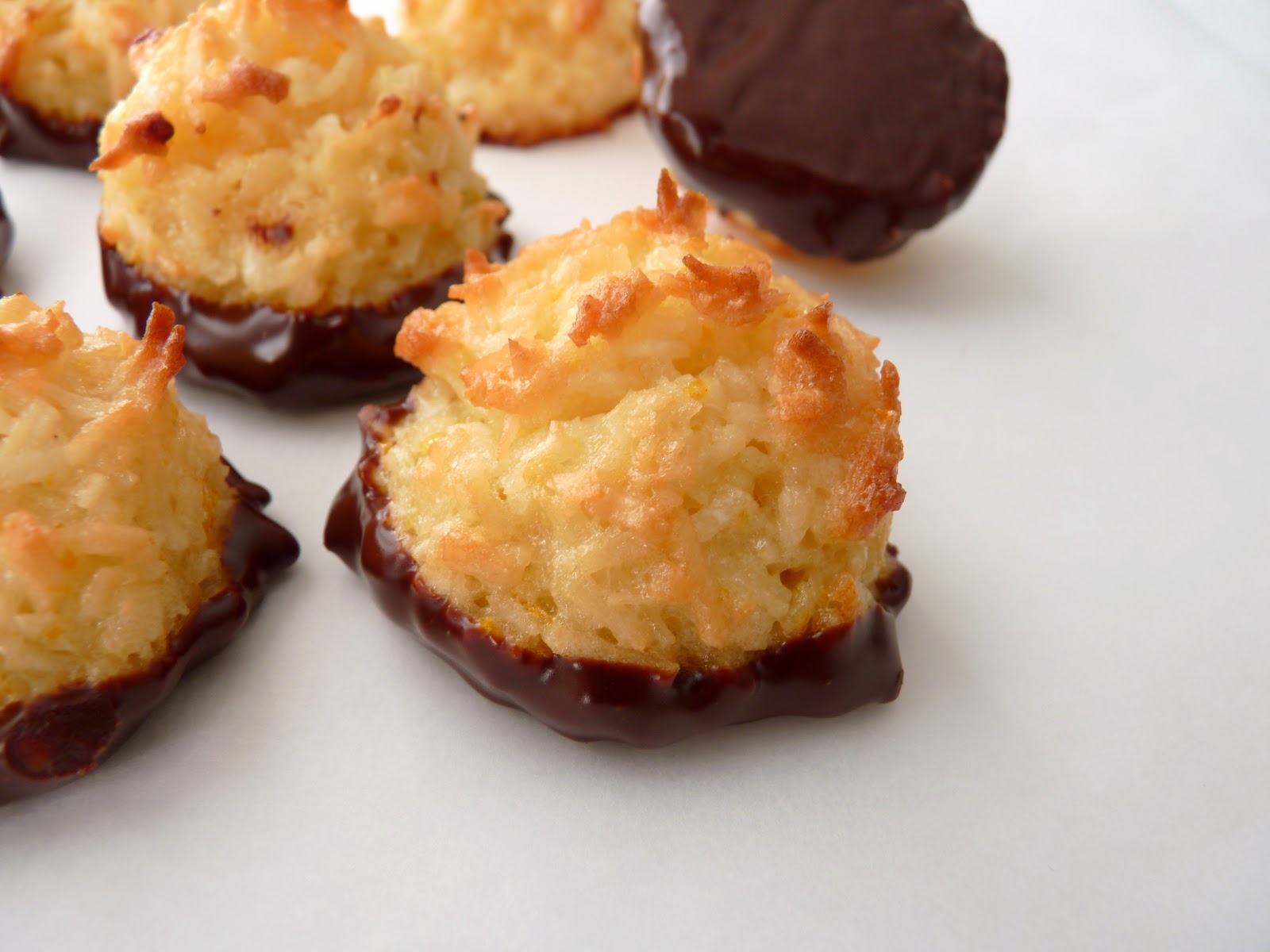 :pastry studio: Orange & Chocolate Coconut Macaroons