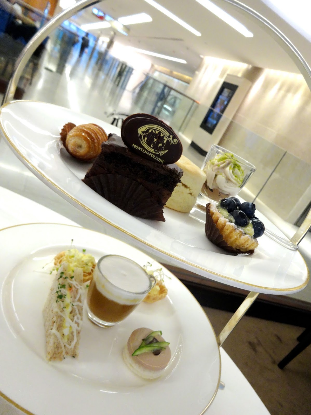 Queen of Low Tea: Cova － Afternoon Tea