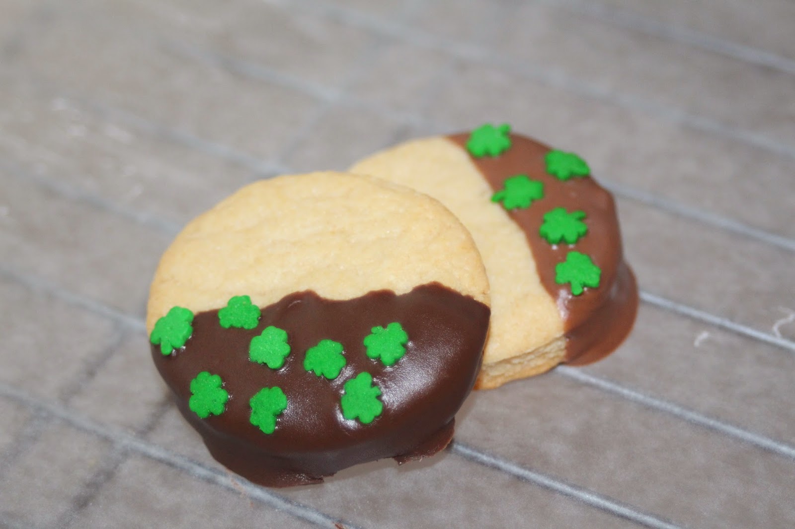 Julie Bakes: Bailey's Irish cream cookies