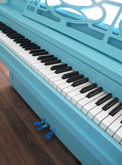 Bee In My Bonnet: The Painted Piano...