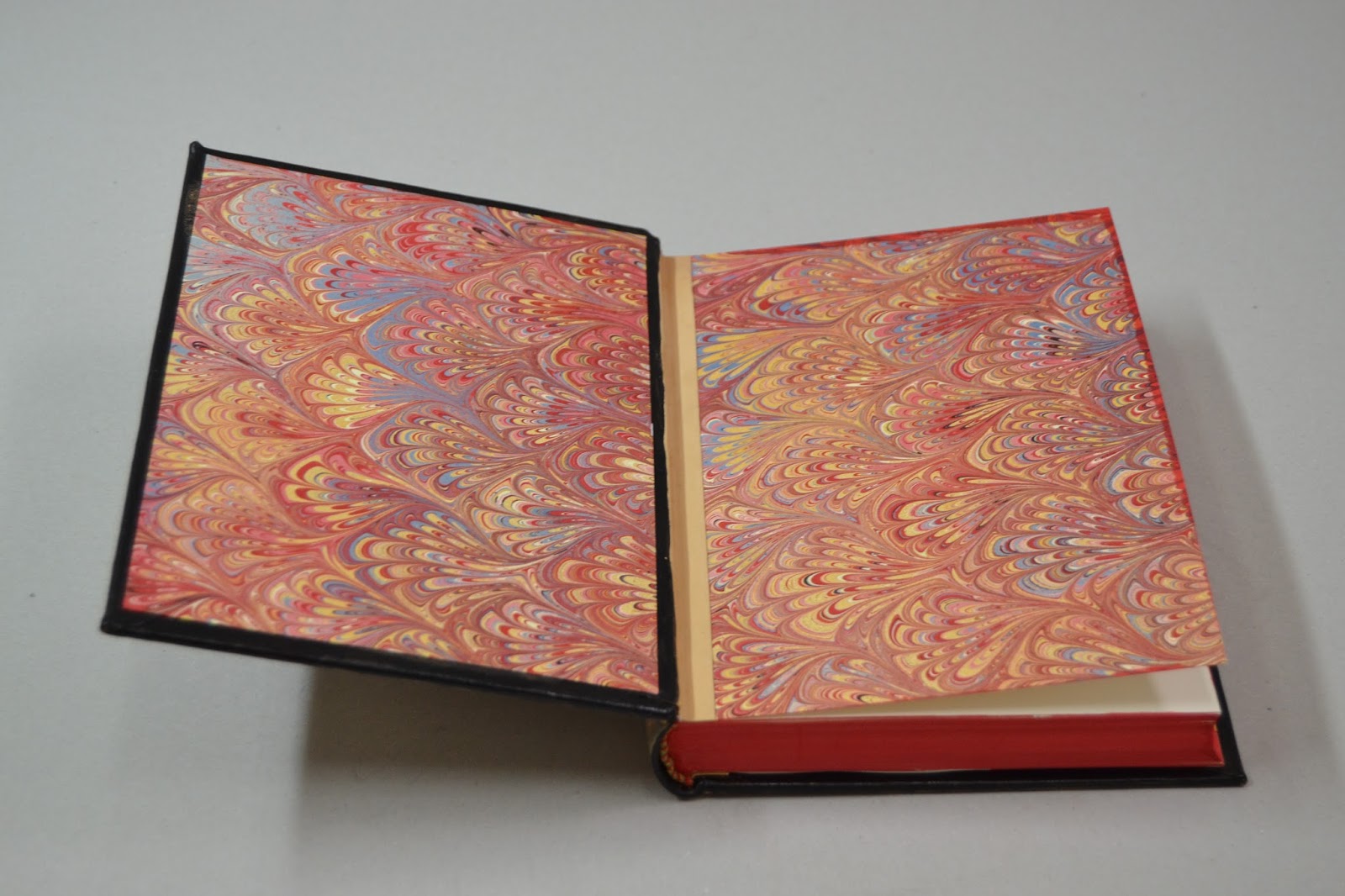 ENTRE LOMOS: ENCUADERNACIÓN PASTA ESPAÑOLA