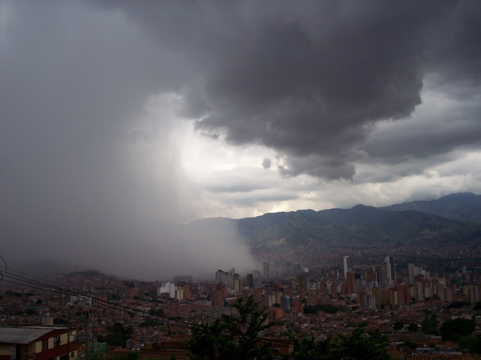 Tormentas y Ciudades: Medellín - Colombia