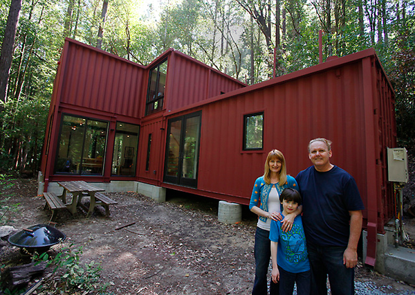 Tercera Piel. Mas Cargotecture.: Shipping Container Cabin in the Woods