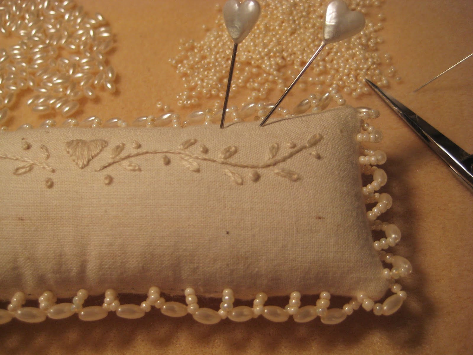 Bird Nest On The Ground: A Beaded Edge Tutorial for Louise