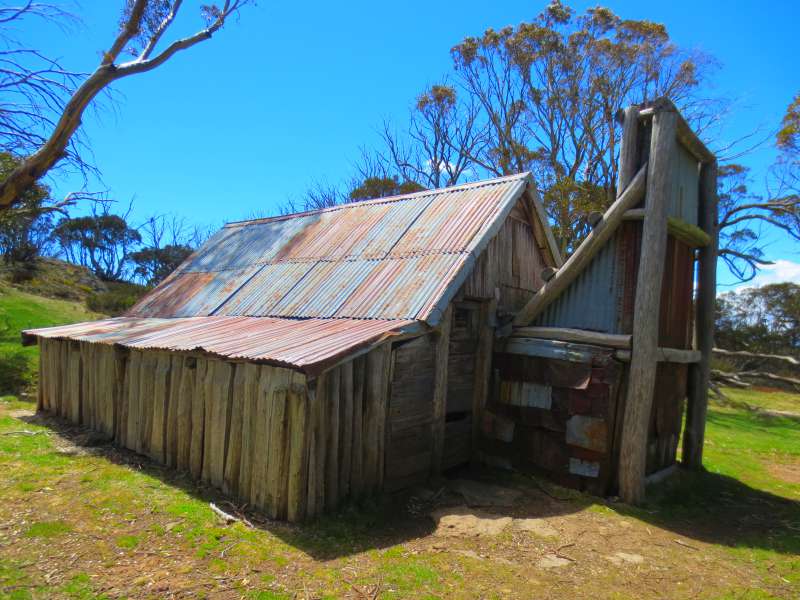 The Travelling Lindfields: The Huts of the High Country
