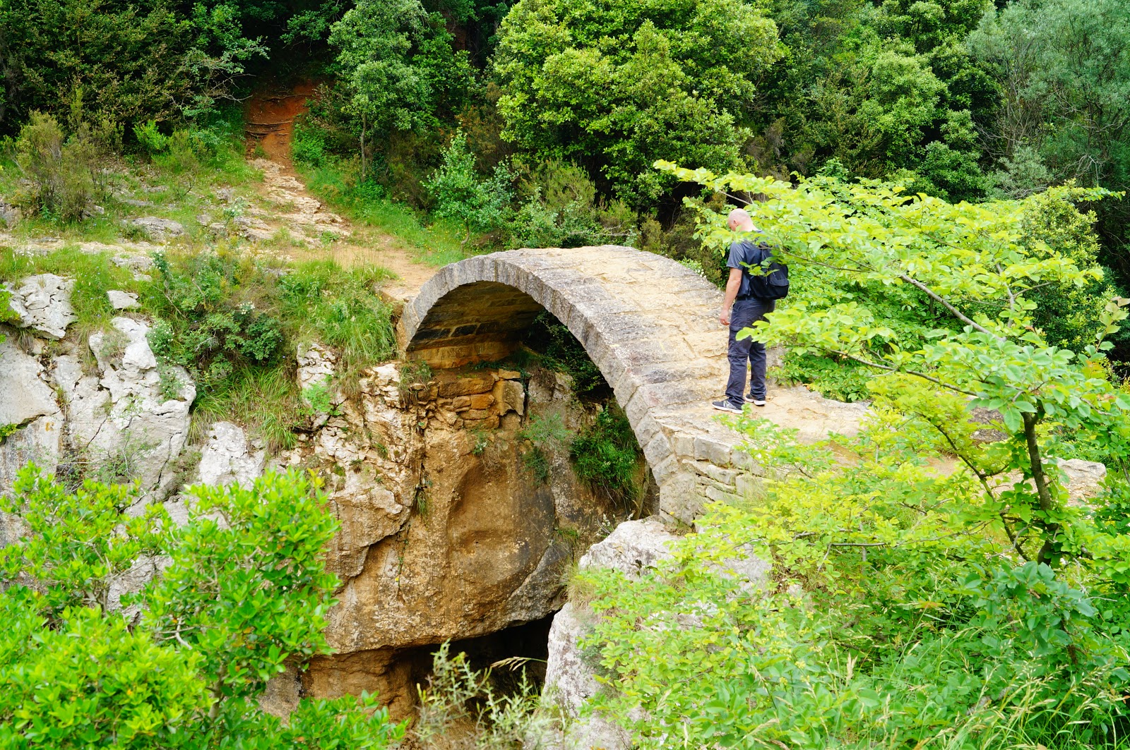 balades en Occitanie et Pays Catalan: Pont Romain - Bugarach