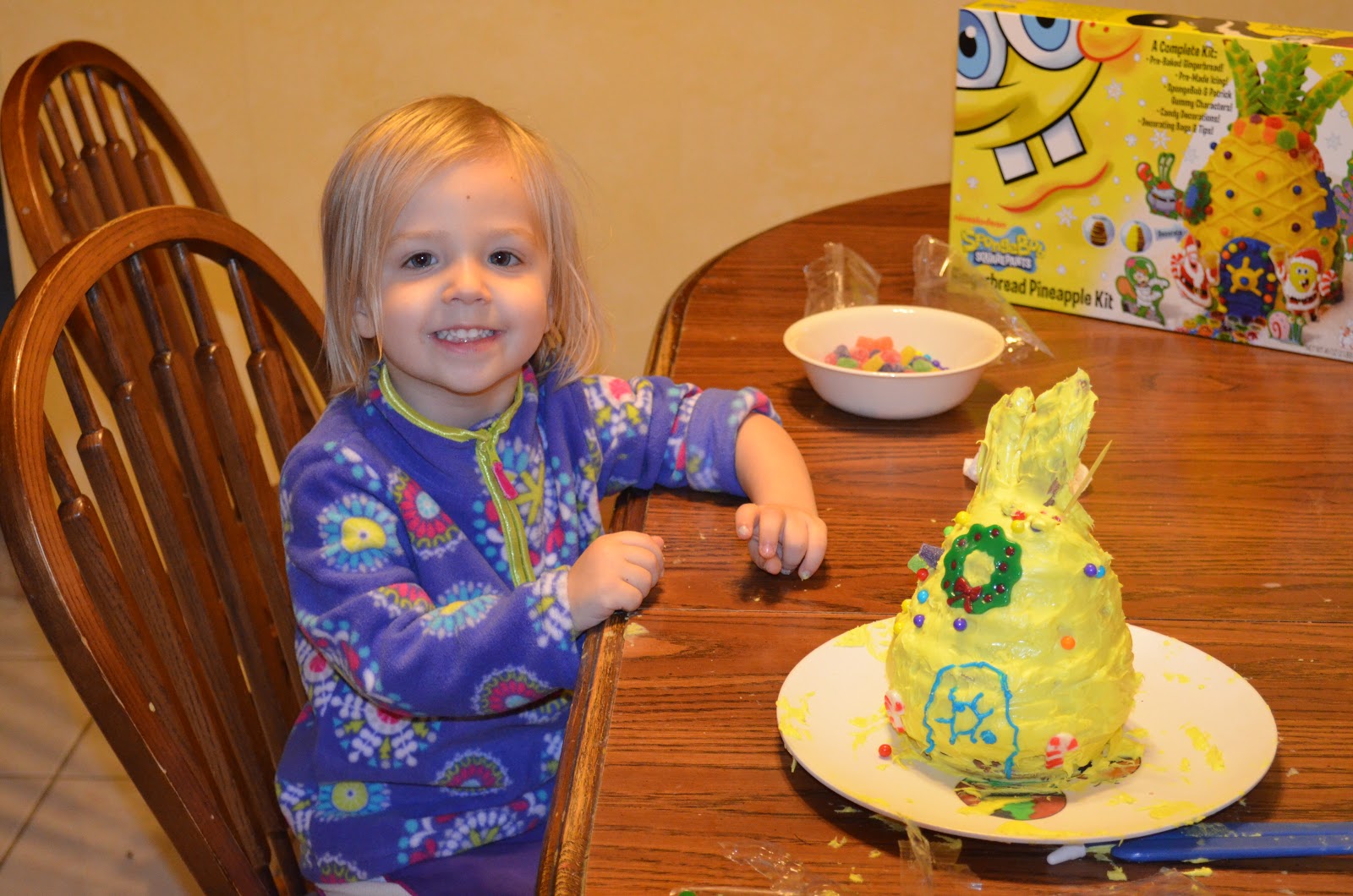 The Gluvna Family: Gingerbread House - Spongebob Style