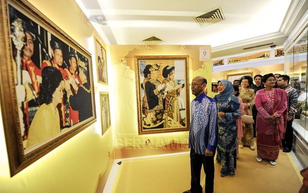 Maharum Bugis Syah (MBS): Sultan Kedah Rasmikan Pameran Potret Diraja ...