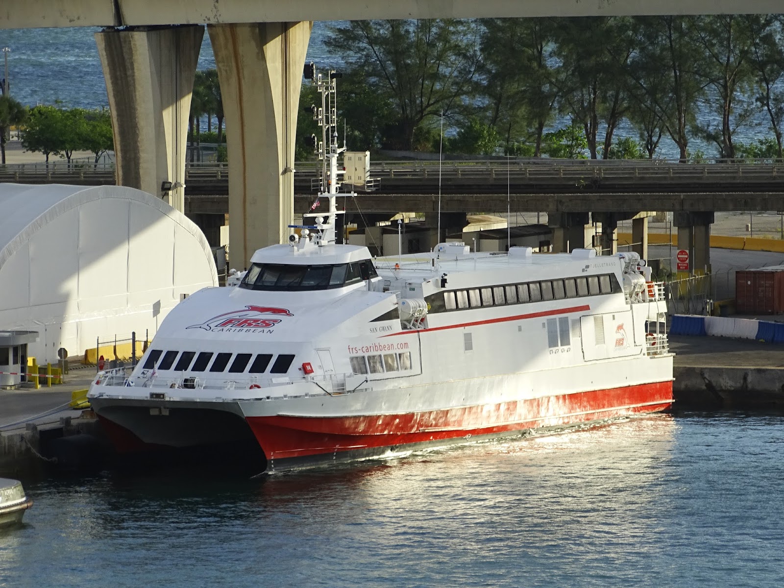 Sergio@Cruises: Ferry San Gwann na rota Miami para a ilha Bimini nas ...
