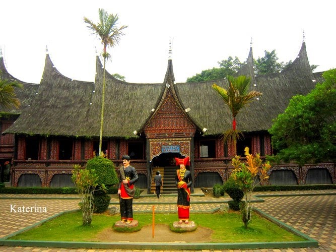 Bukittinggi, Kota Sejuk Berseri Nempel di Hati - TᖇᗩᐯEᒪEᖇIEᑎ