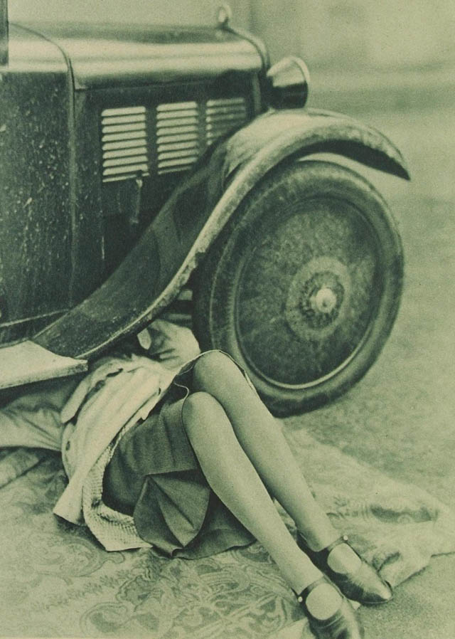 22 Funny Vintage Photos of Flappers Posing With Their Cars From the ...