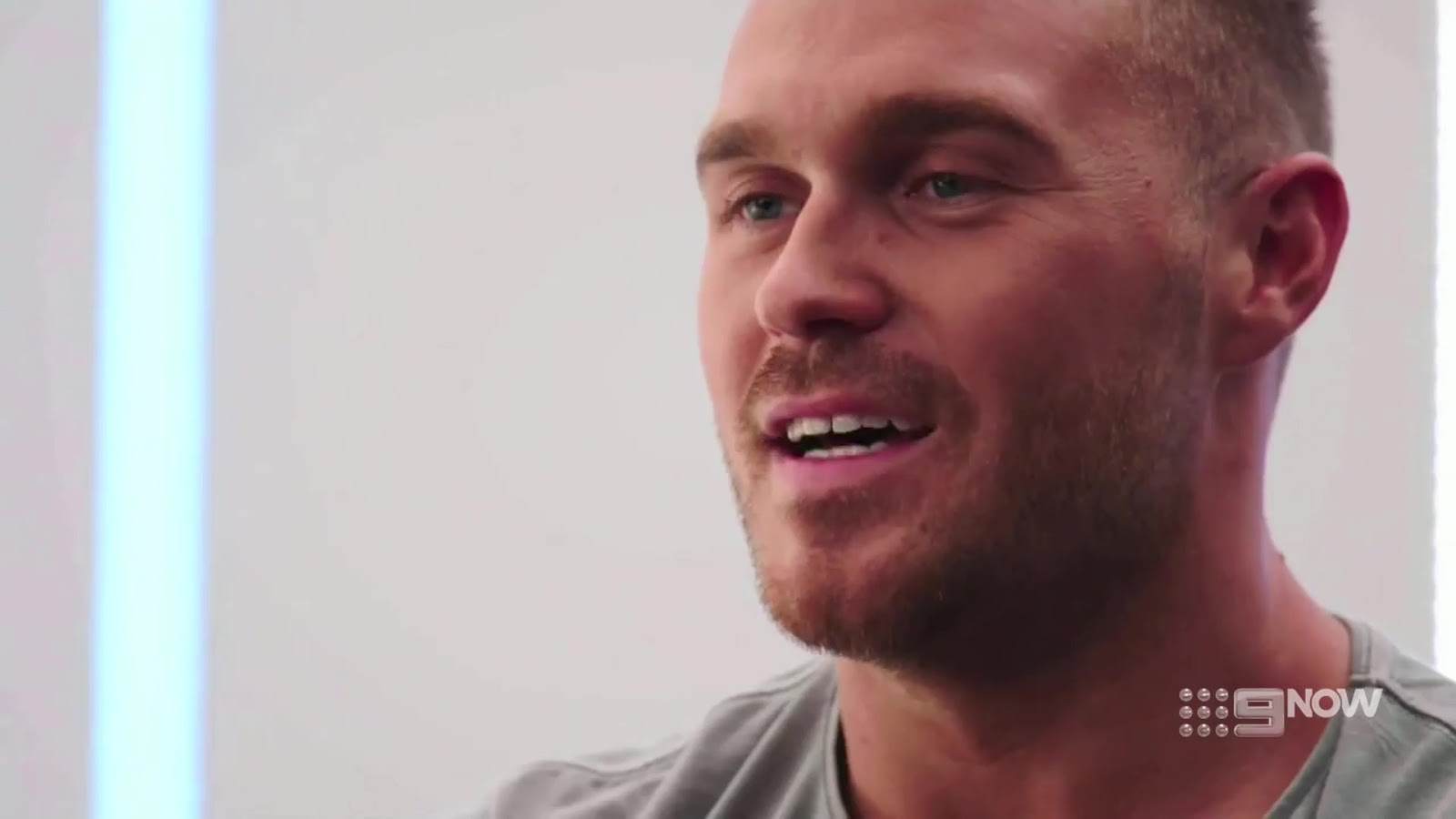 ausCAPS: Eden Dally shirtless in Love Island Australia 1-01 "Episode 01"