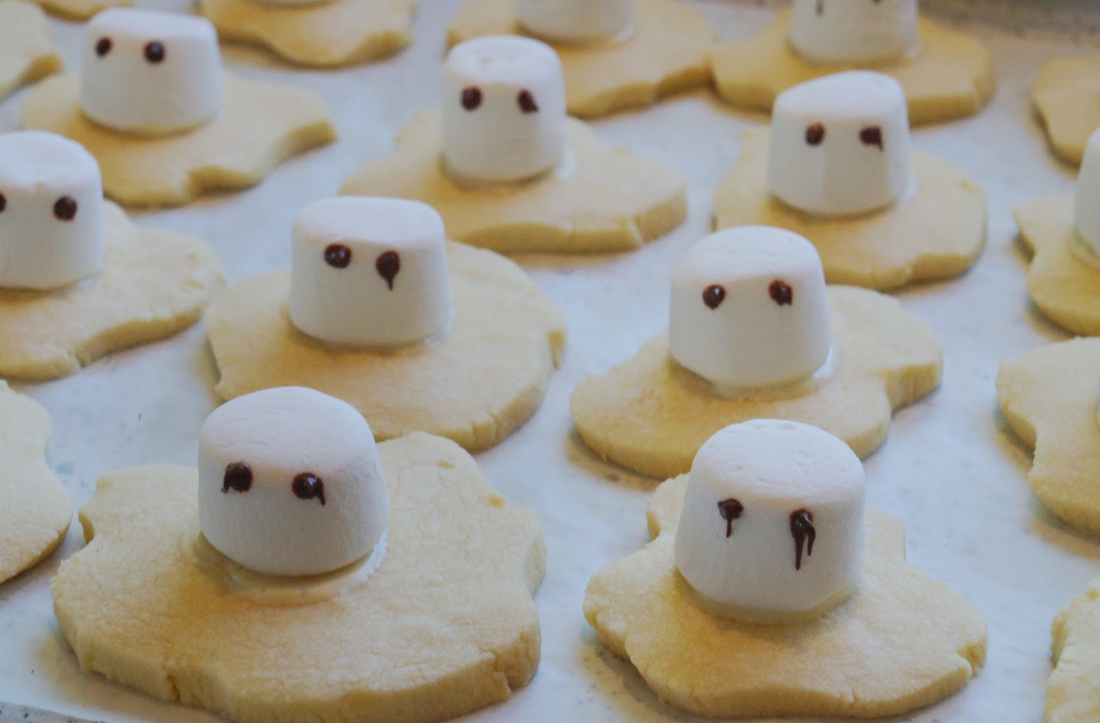 Crafty Cake Creative: Ghost Shortbread for reverse trick or treating