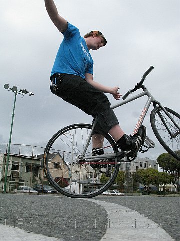 Untittled: TRICK FIXIE FREESTYLE