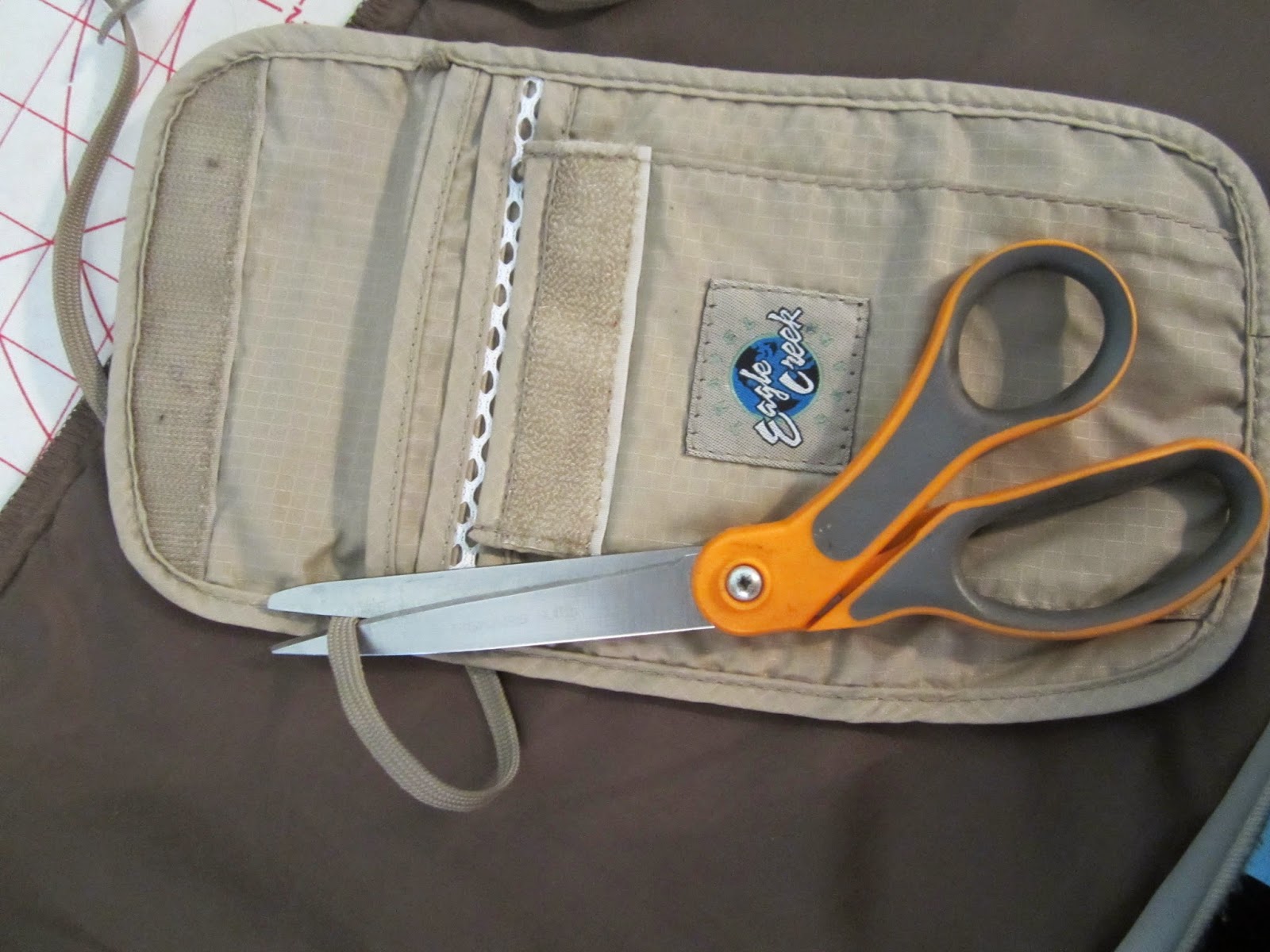 Anniesantiago13: DIY Secret Pockets