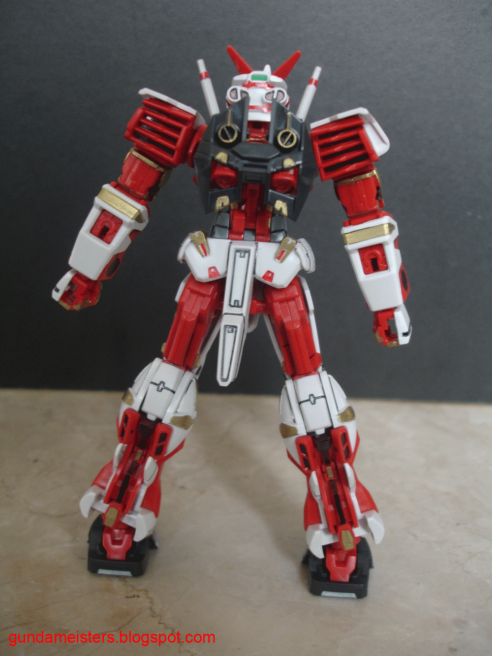 Gundam Meisters: Review: HG 1/144 - Gundam Astray Red Frame
