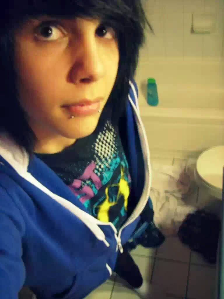 HANDSOME FACES: Young and Handsome Emo Boys