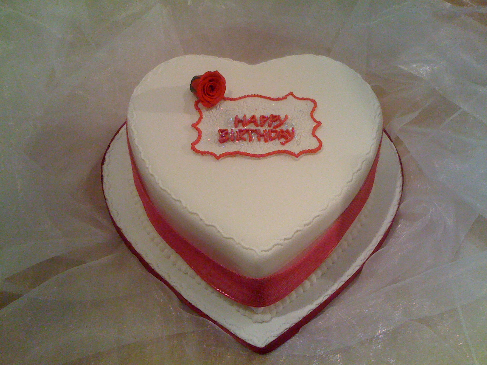 Banh sinh nhat hinh trai tim - cua cuon - cua kinh 2