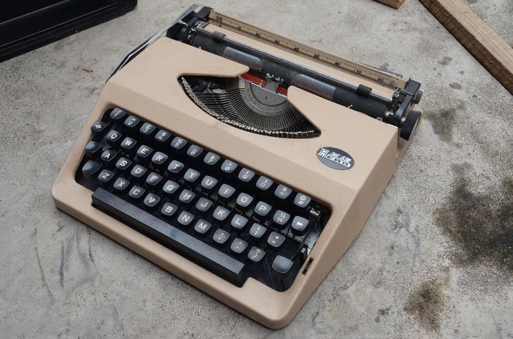Typecasting in China: HERO typewriters